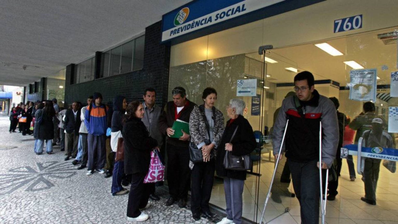 Fila do INSS: como está a espera e o que você pode fazer para agilizar ...